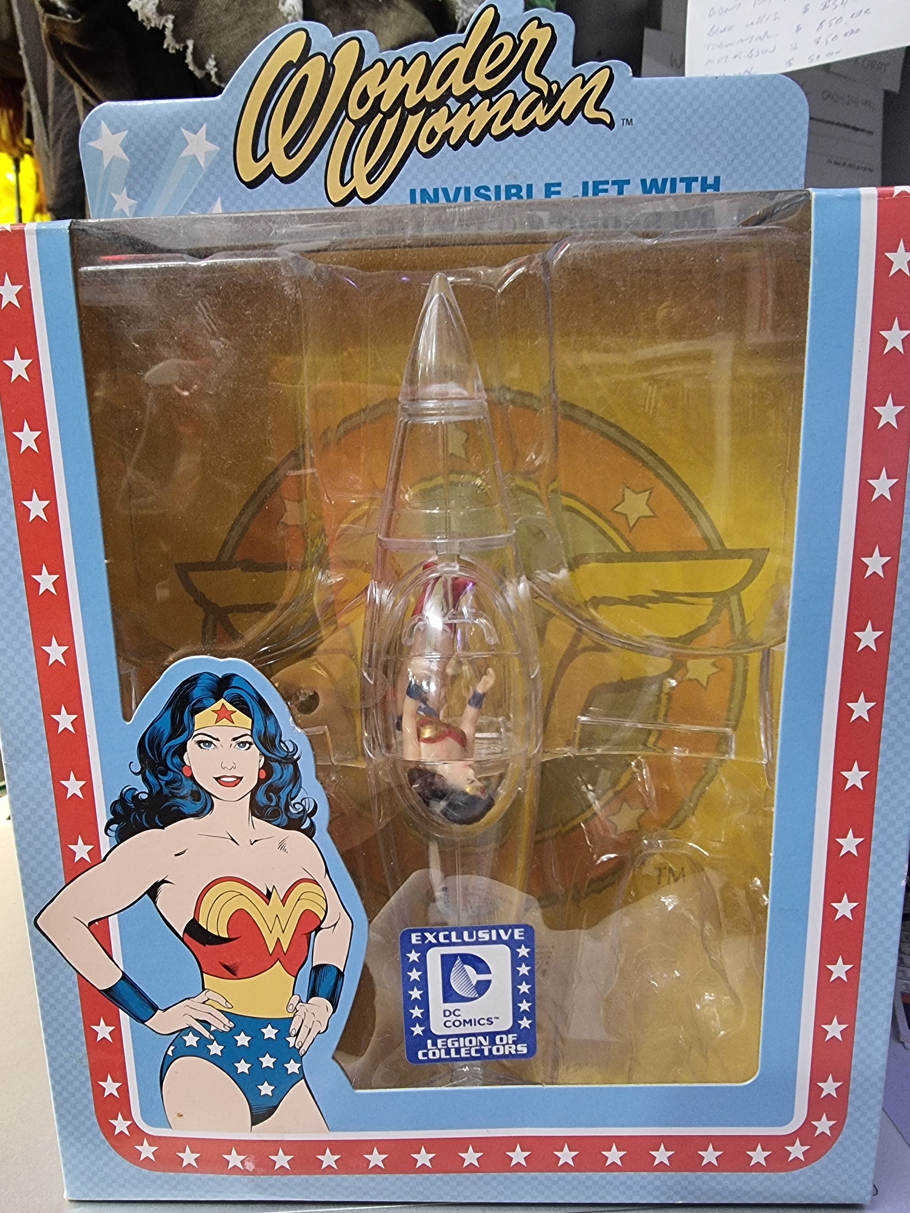 WONDER WOMAN INVISIBLE JET WITH MINI RETRO WONDER WOMAN ACTION FIGURE ...