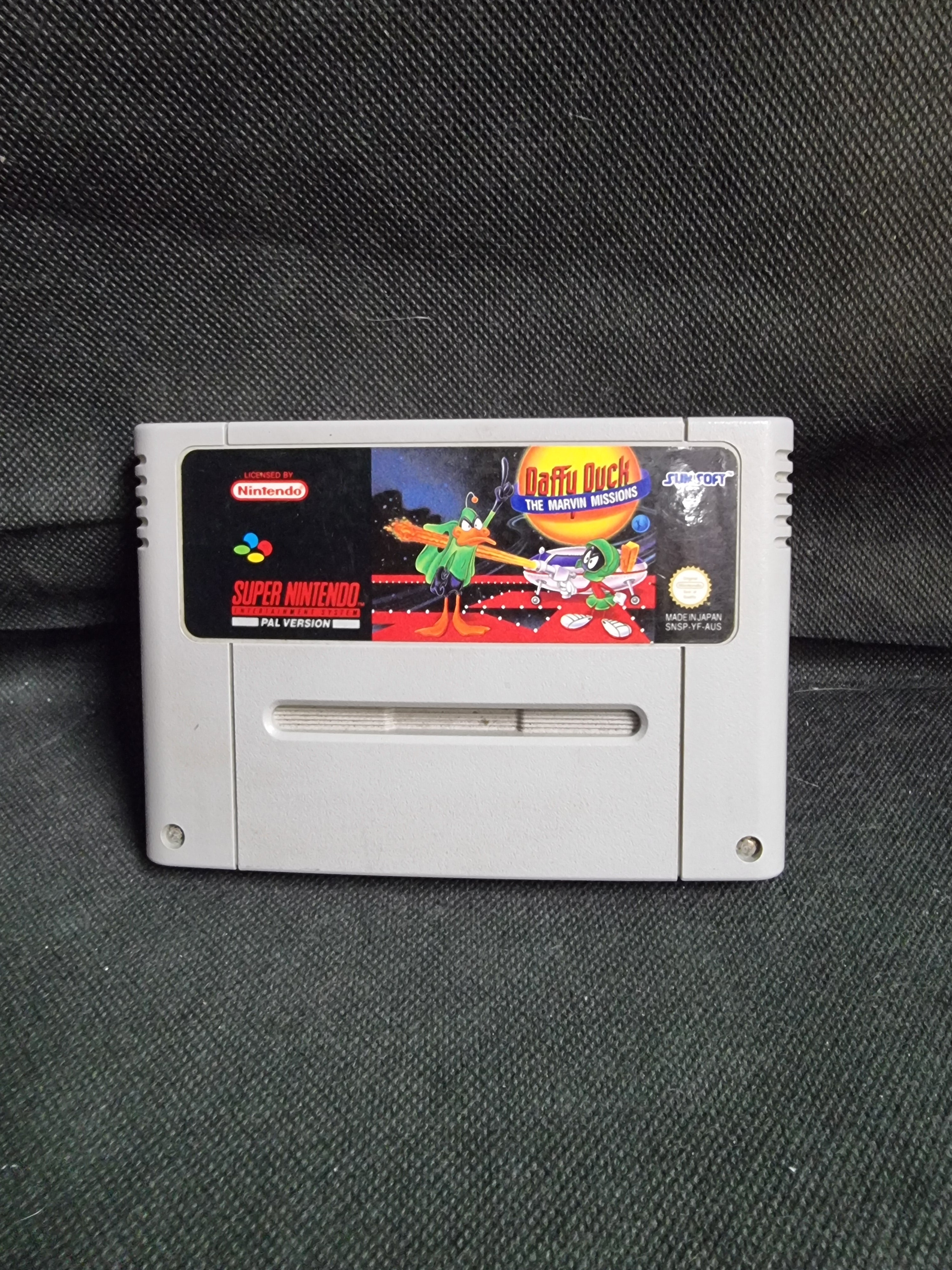 SUPER NINTENDO DAFFY DUCK – Captain Comics and Collectables Pty Ltd