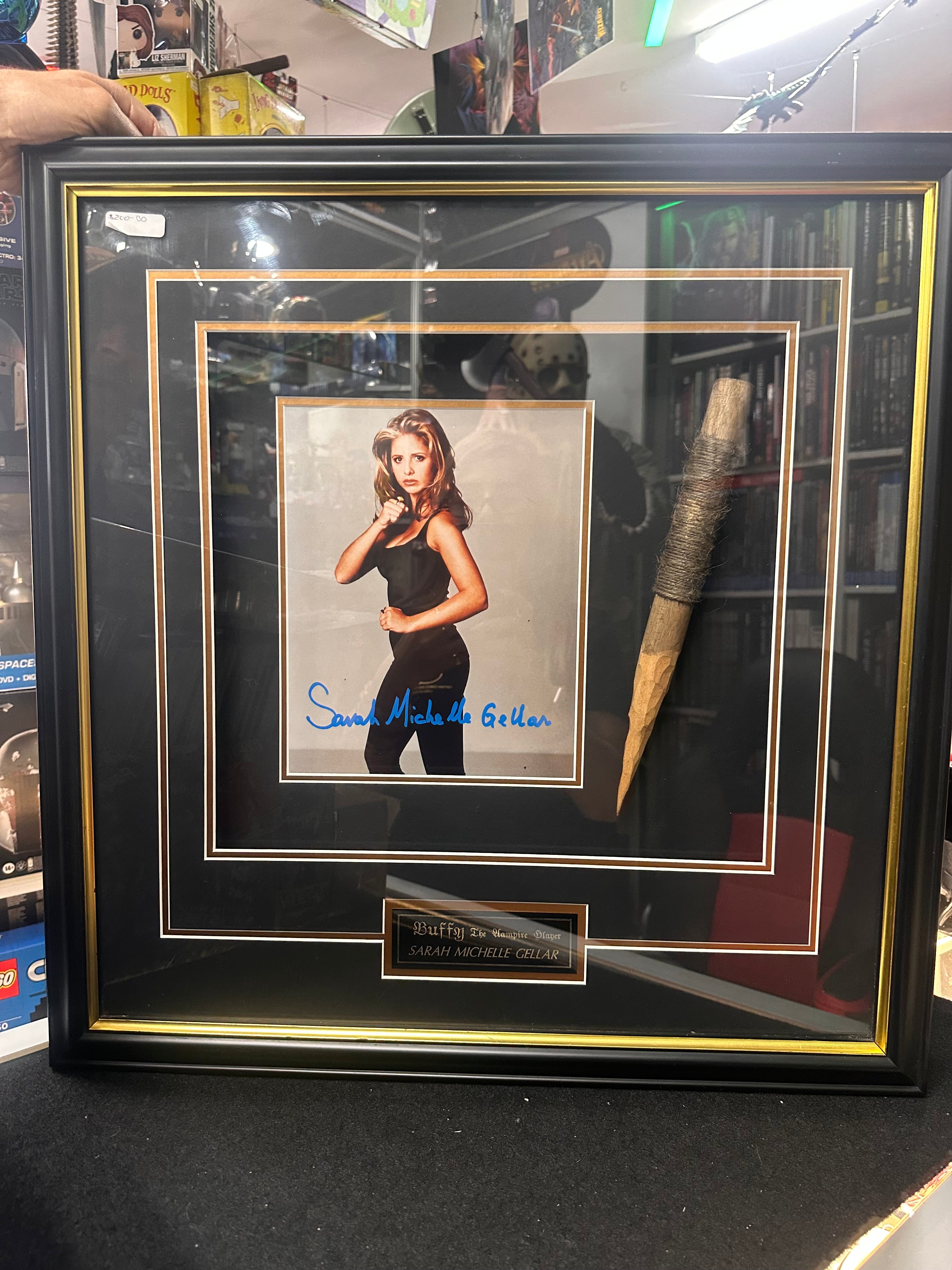 BUFFY THE VAMPIRE SLAYER BUFFY WITH STAKE PROP FRAMED PICTURE – Captain ...