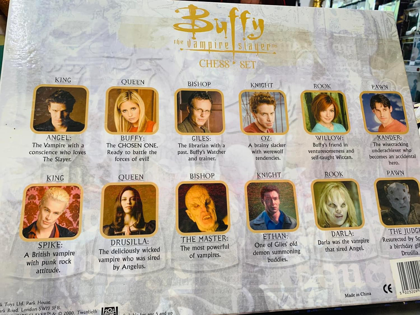 BUFFY THE VAMIRE SLAYER CHESS SET – Captain Comics and Collectables Pty Ltd