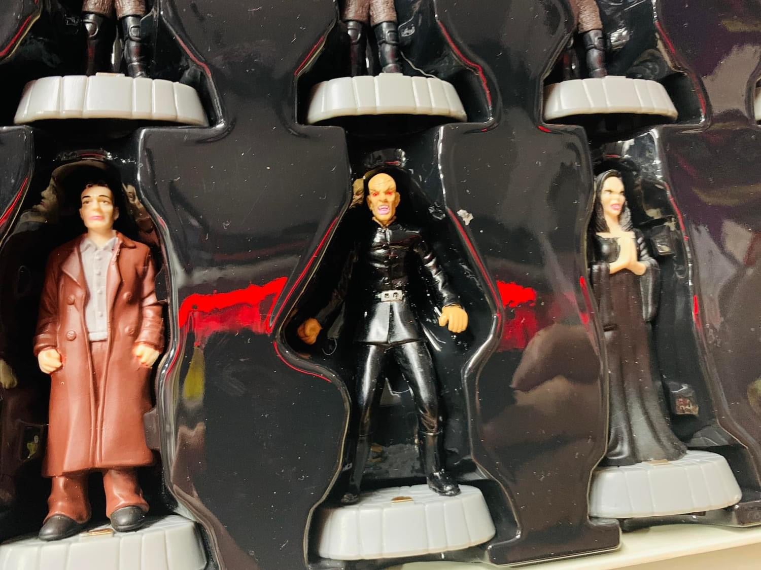 BUFFY THE VAMIRE SLAYER CHESS SET – Captain Comics and Collectables Pty Ltd